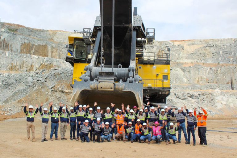 Komatsu hands over keys to second-ever rope shovel - Miners News Global